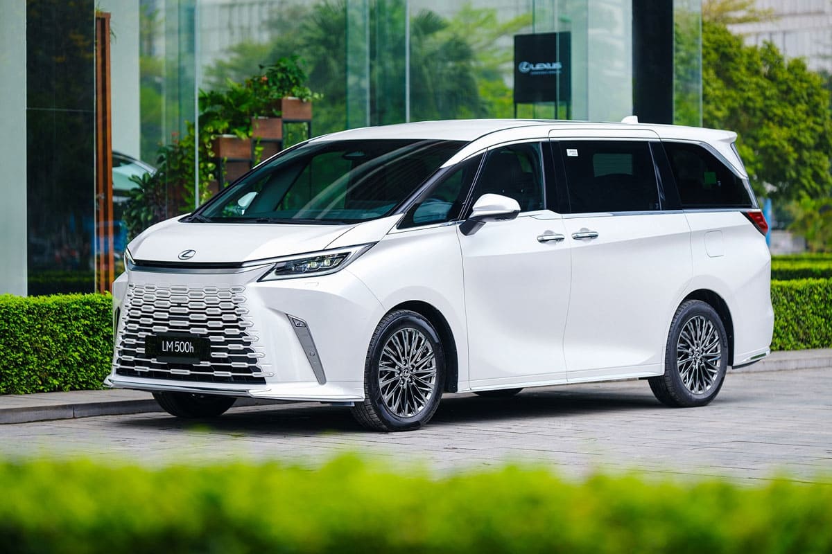 렉서스코리아, 신형 미니밴 LM 500h 공식 출시... 럭셔리의 끝판왕 등장