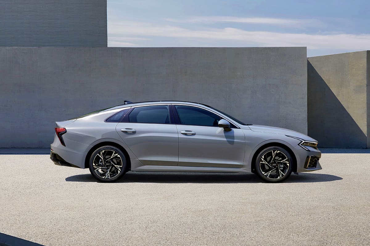 "신차를 이 가격에?" 기아, 2025 K5 출시.. 새로운 가성비 트림 추가