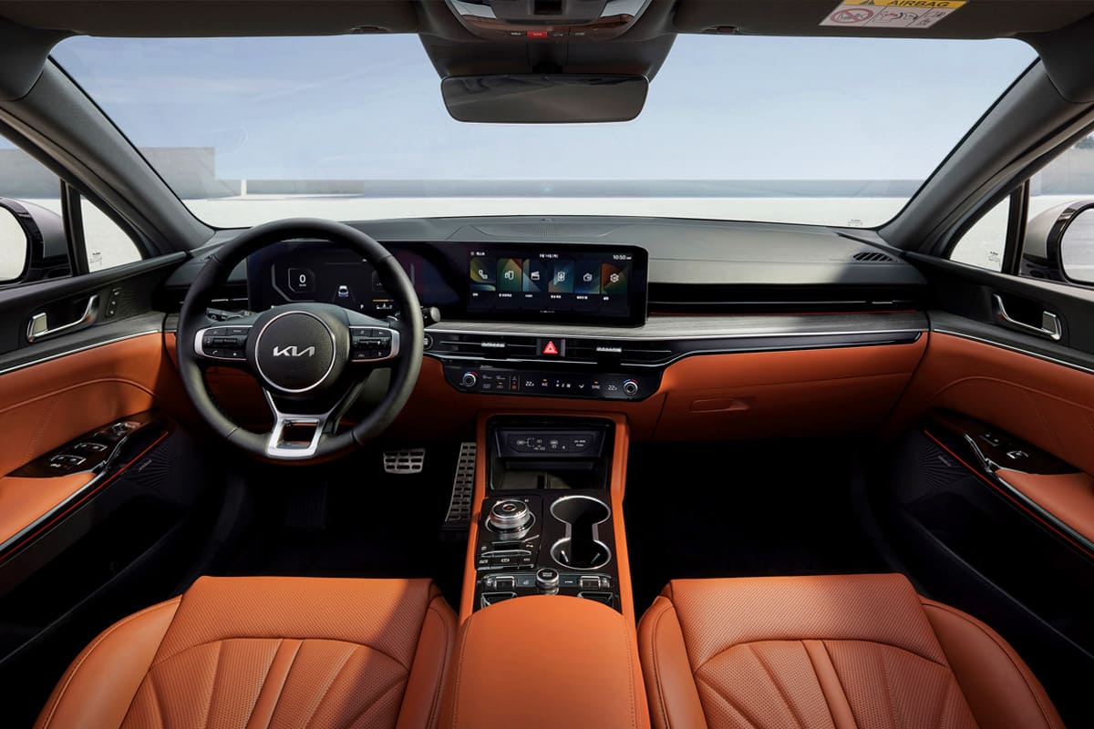 "신차를 이 가격에?" 기아, 2025 K5 출시.. 새로운 가성비 트림 추가