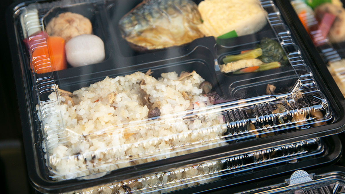 "이용자만 무려 431만 명 역대 최고"… 냉면 1만 2000원 시대, 직장인들 줄 서는 '편의점 서비스' 정체